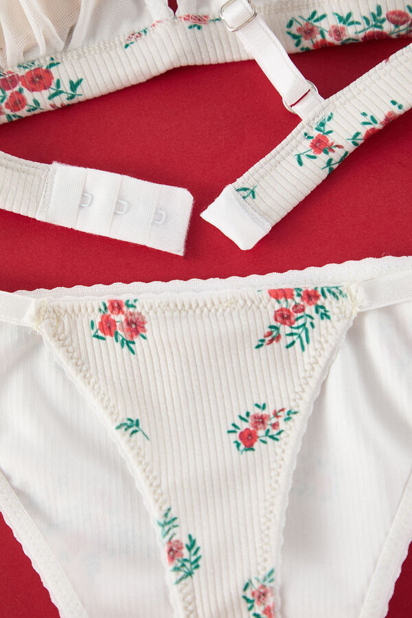 Conjunto de ropa interior con tirantes de cordón y ribetes florales ...