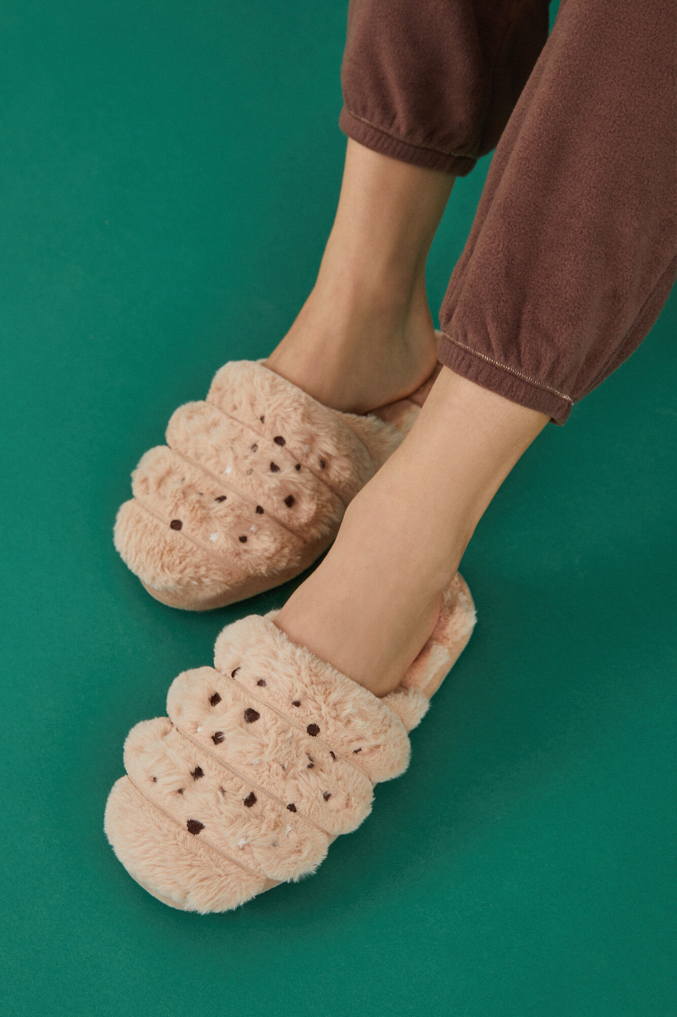 Manolo Bakes croissant slippers | Accessories | WomenSecret