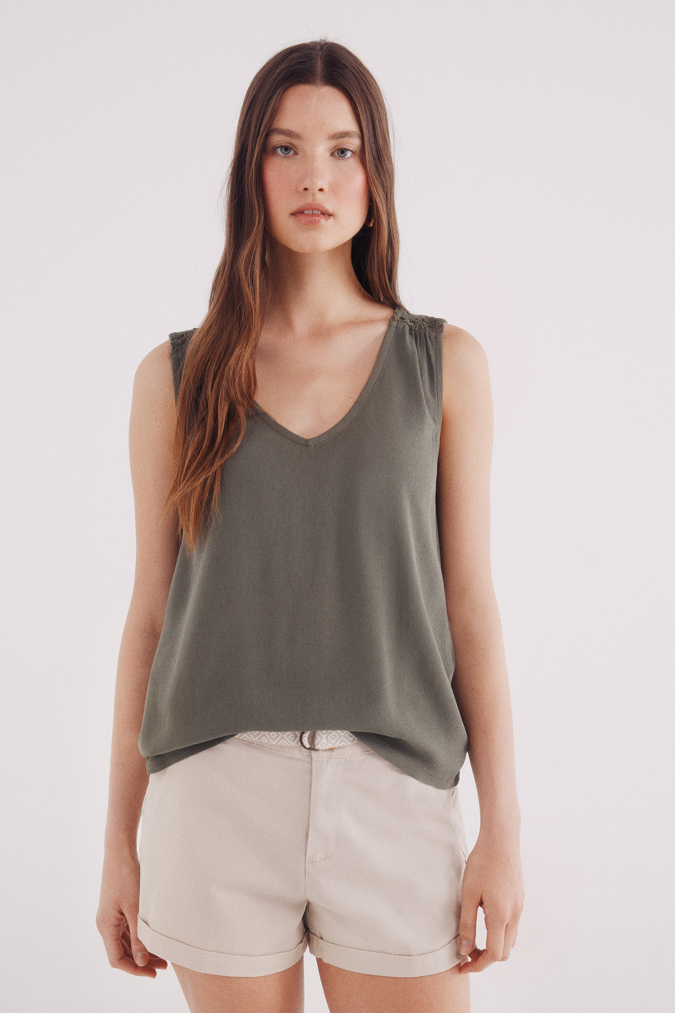 T-shirt décolleté avec épaules crochet | T-shirts pour femme | WomenSecret