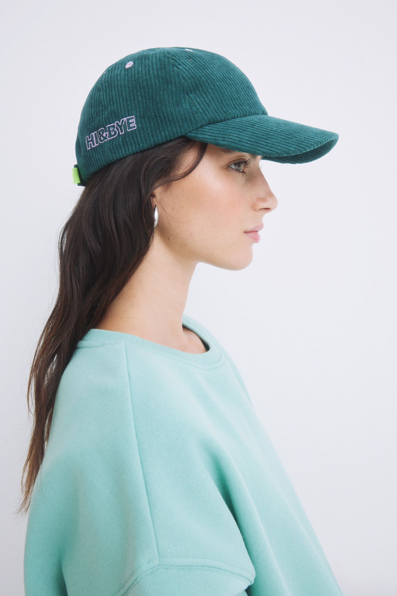Green corduroy cap with logo | Kacketi za tinejdžere | WomenSecret