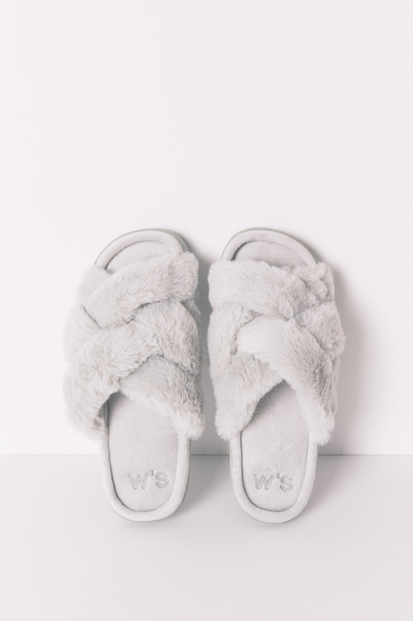 Slipper with gray fur | Kapcie i pantofle domowe dla kobiet | WomenSecret