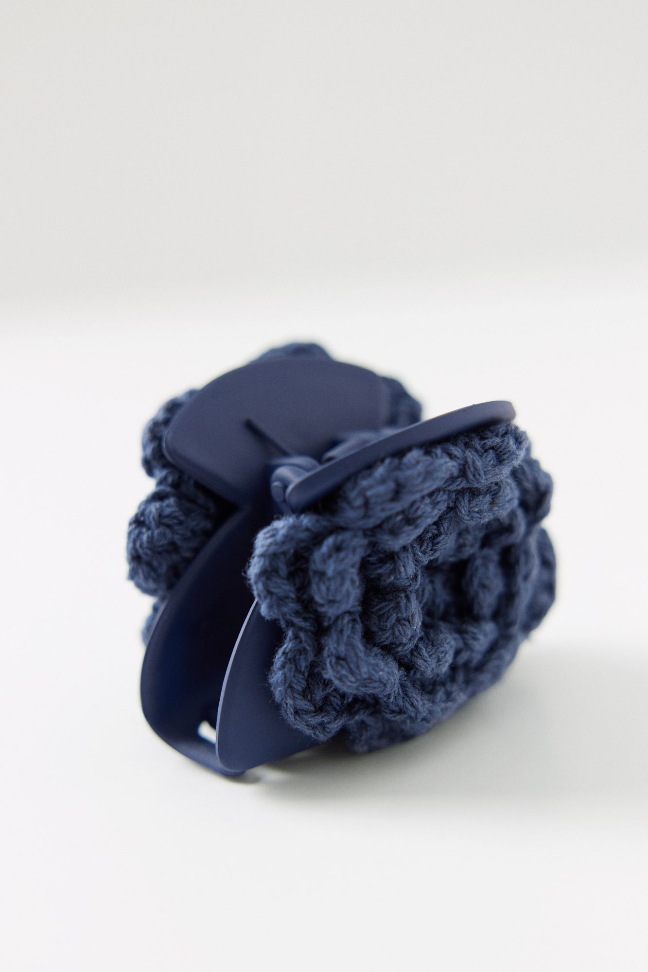 Pinza pelo flor azul