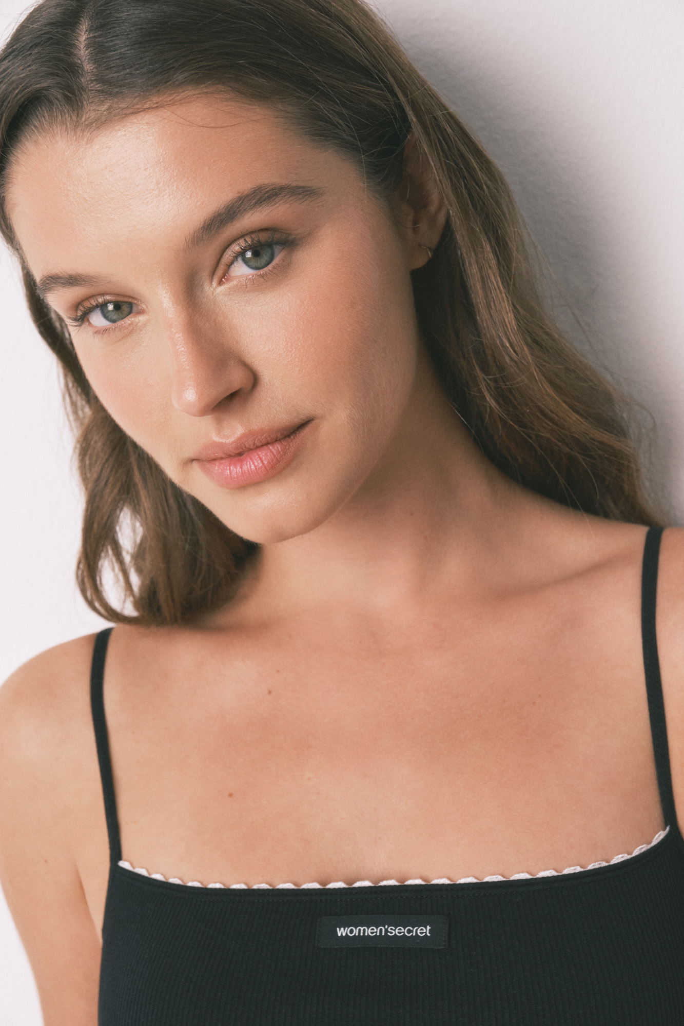 Top recto sin costuras canalé negro | Sujetadores de Mujer | WomenSecret