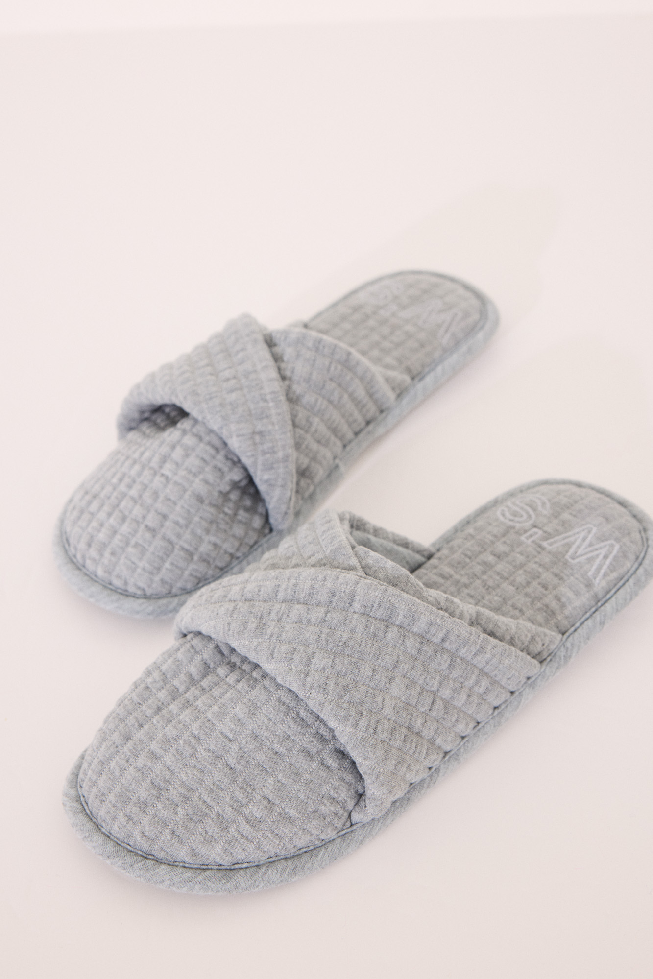 Sive štepani sobne papuče | Ženske kucne papuce i patofne | WomenSecret