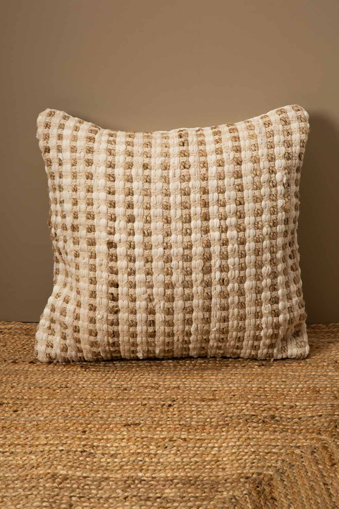 Funda de cojín yute y algodón Fiesta 60x60 cm. | Textil para salón ...
