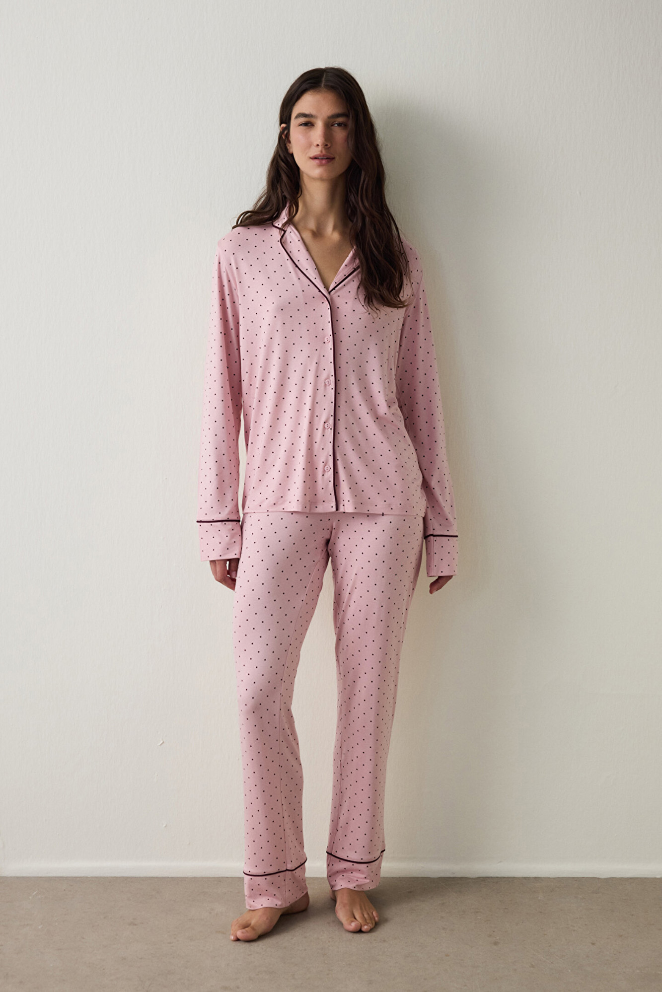 Conjunto de pijama oversize con cuello camisero y estampado de lunares ...
