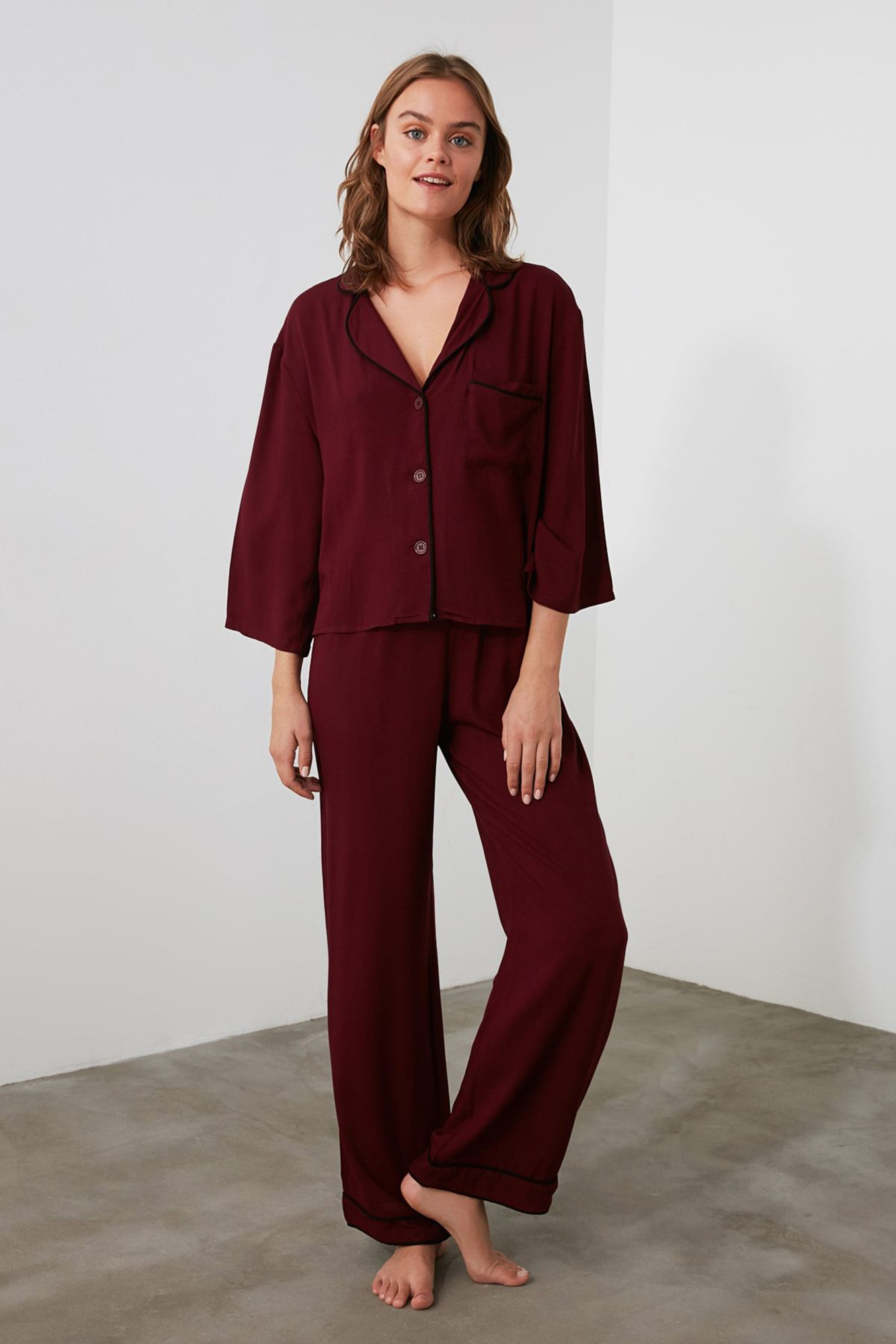 Red viscose classic pyjamas set with piping | Pyjamas pour femme ...
