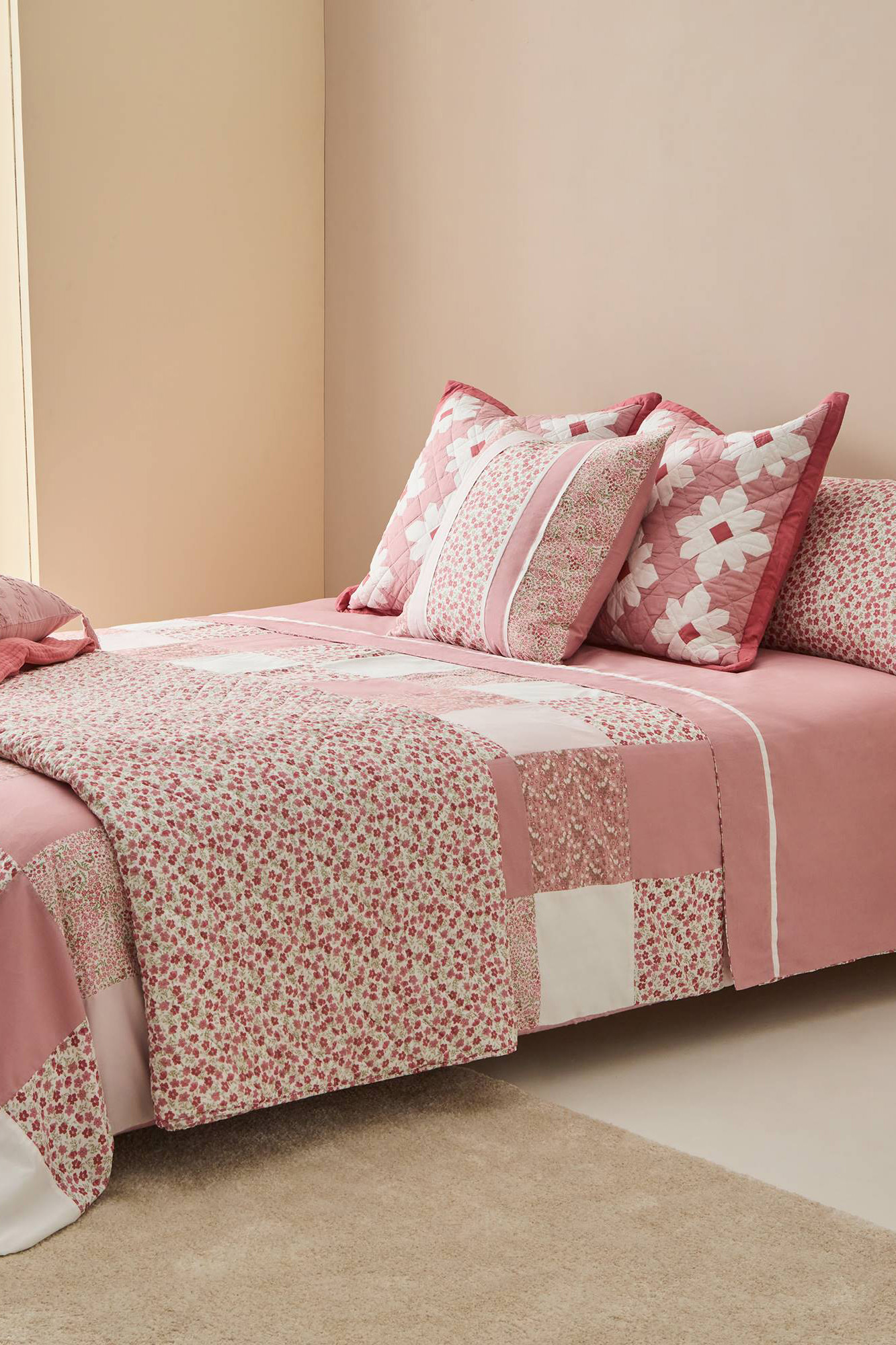 Tagesdecke Patchwork Blumen | Bettwäsche und Schlafzimmertextilien ...