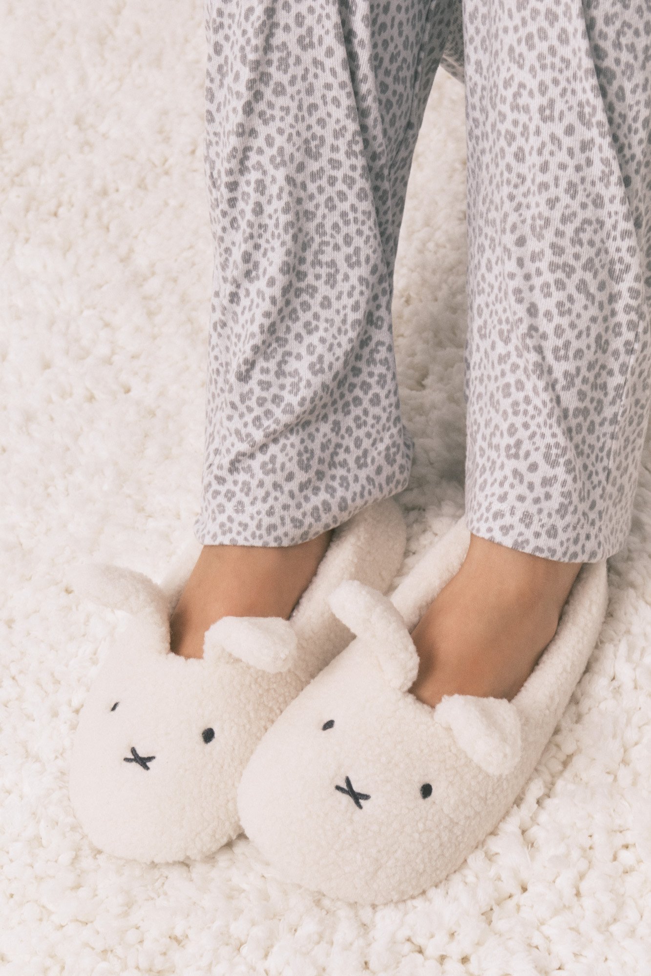 Slippers and pyjamas set | WomenSecret